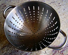 Pastafarianie chcą durszlaka obok krzyża w Sejmie | Fronda.pl